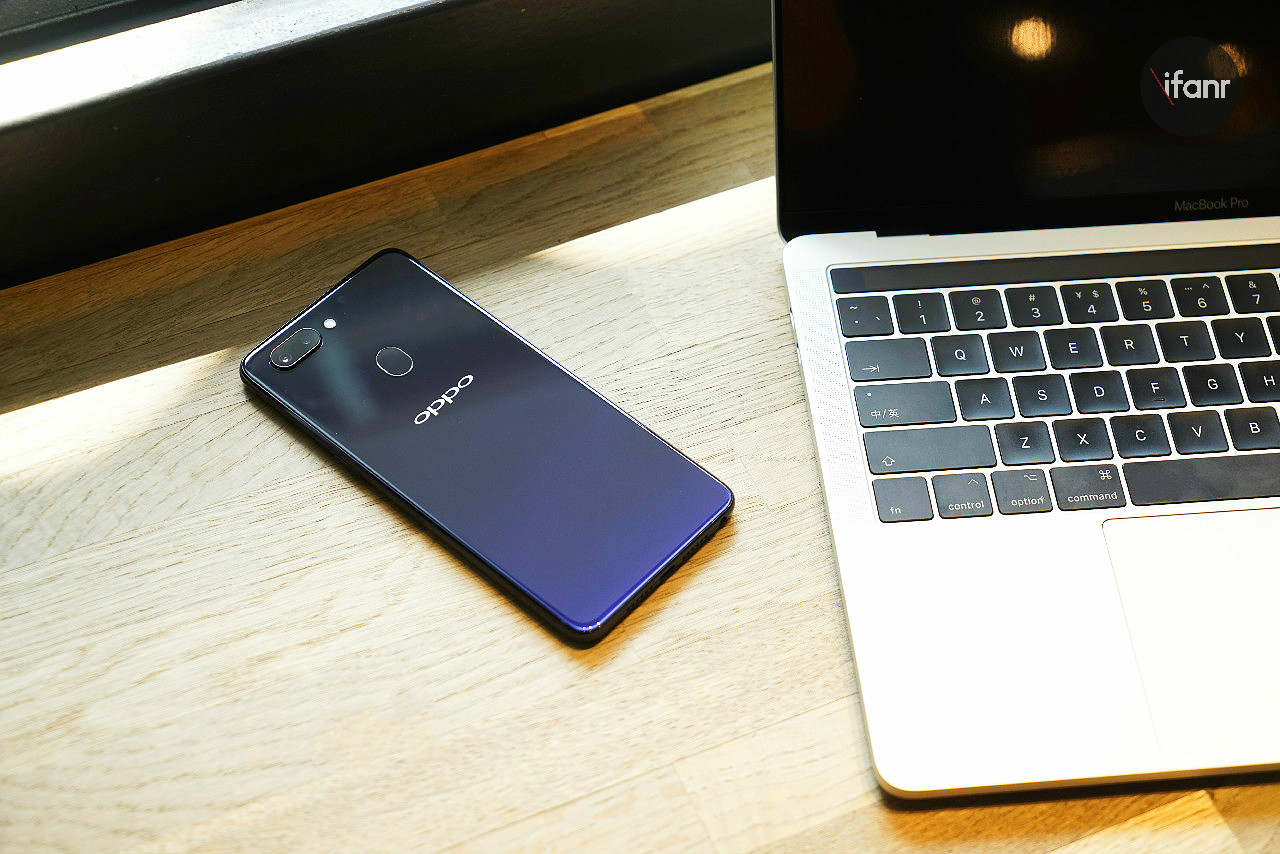Natural beauty of the starry night: OPPO R15 Starry Purple