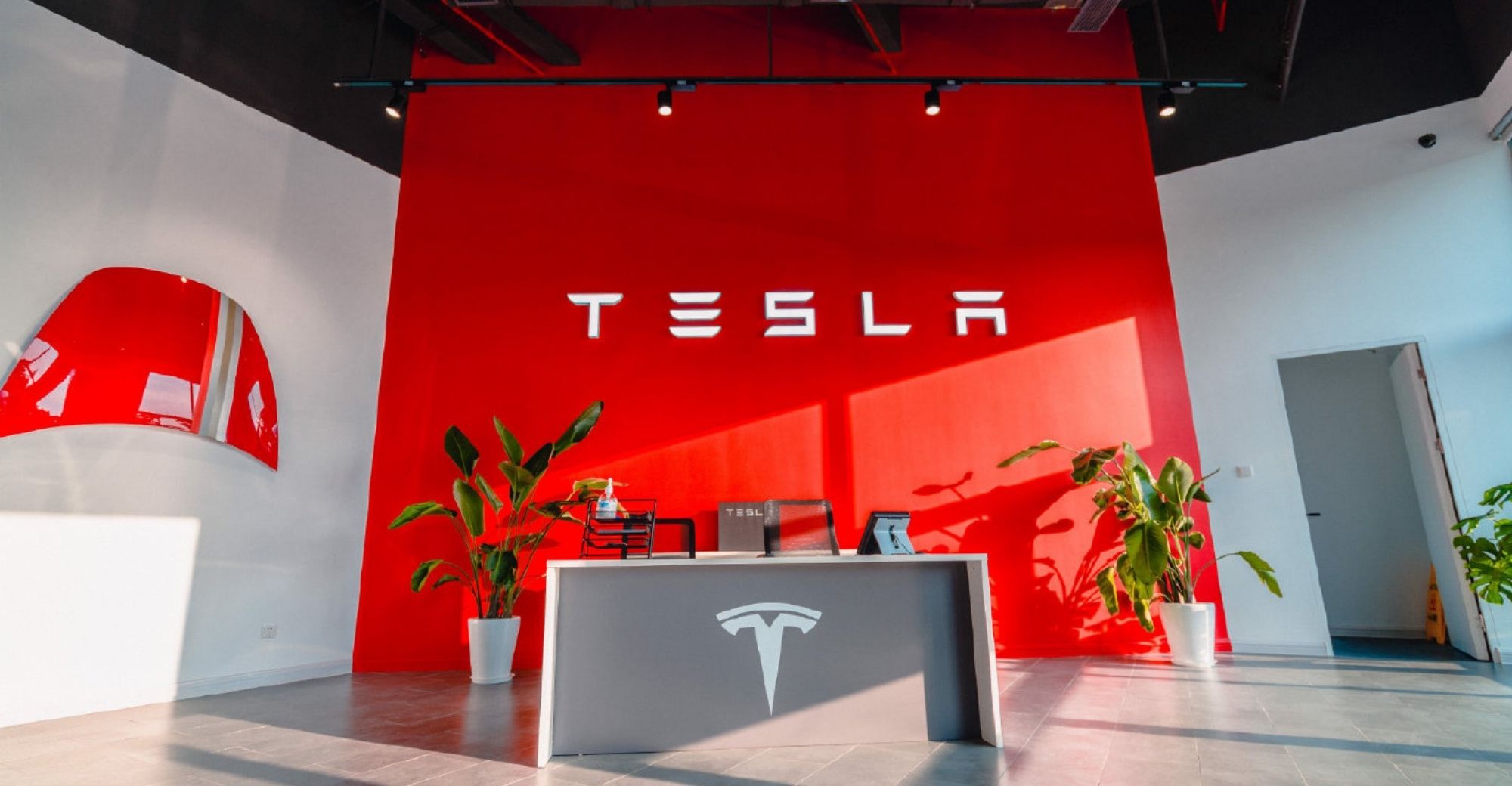 Tesla to Reduce Sales Outlets in China's First Tier Cities - Pandaily