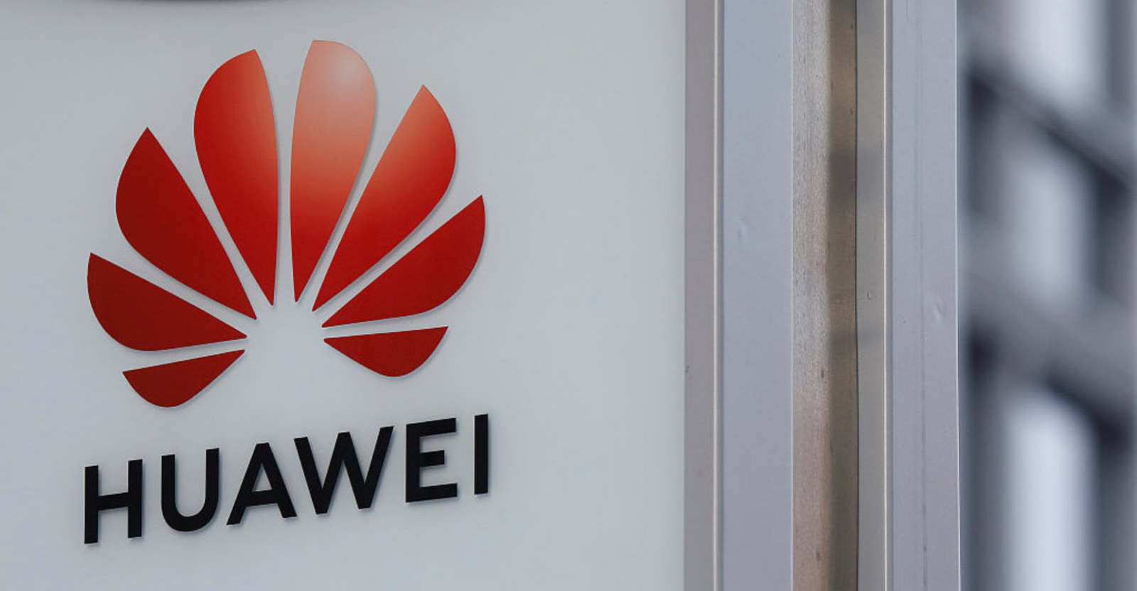 Huawei Opens Its First Flagship Store in France – Pandaily