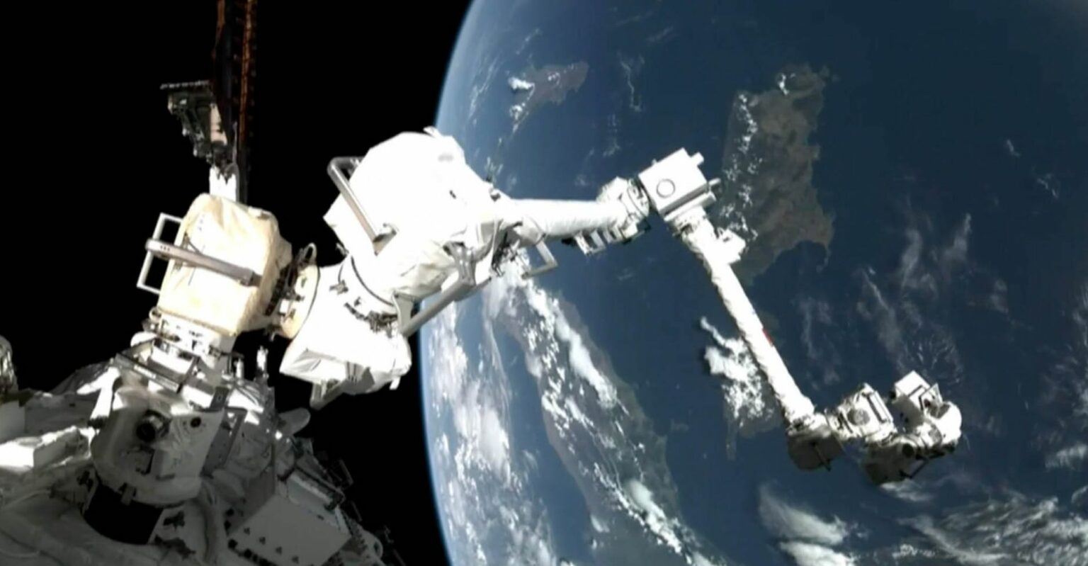 China's Shenzhou-14 Crew Completes First Spacewalk Activities - Pandaily