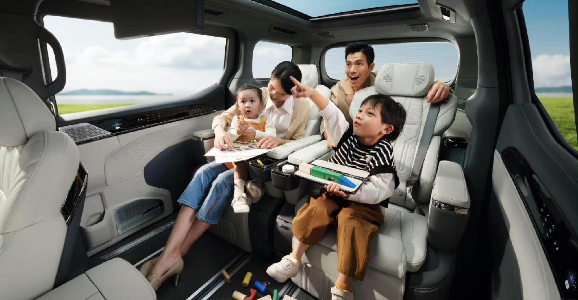 Li Auto Founder Questions Console Design of Zeekr 009 - Pandaily