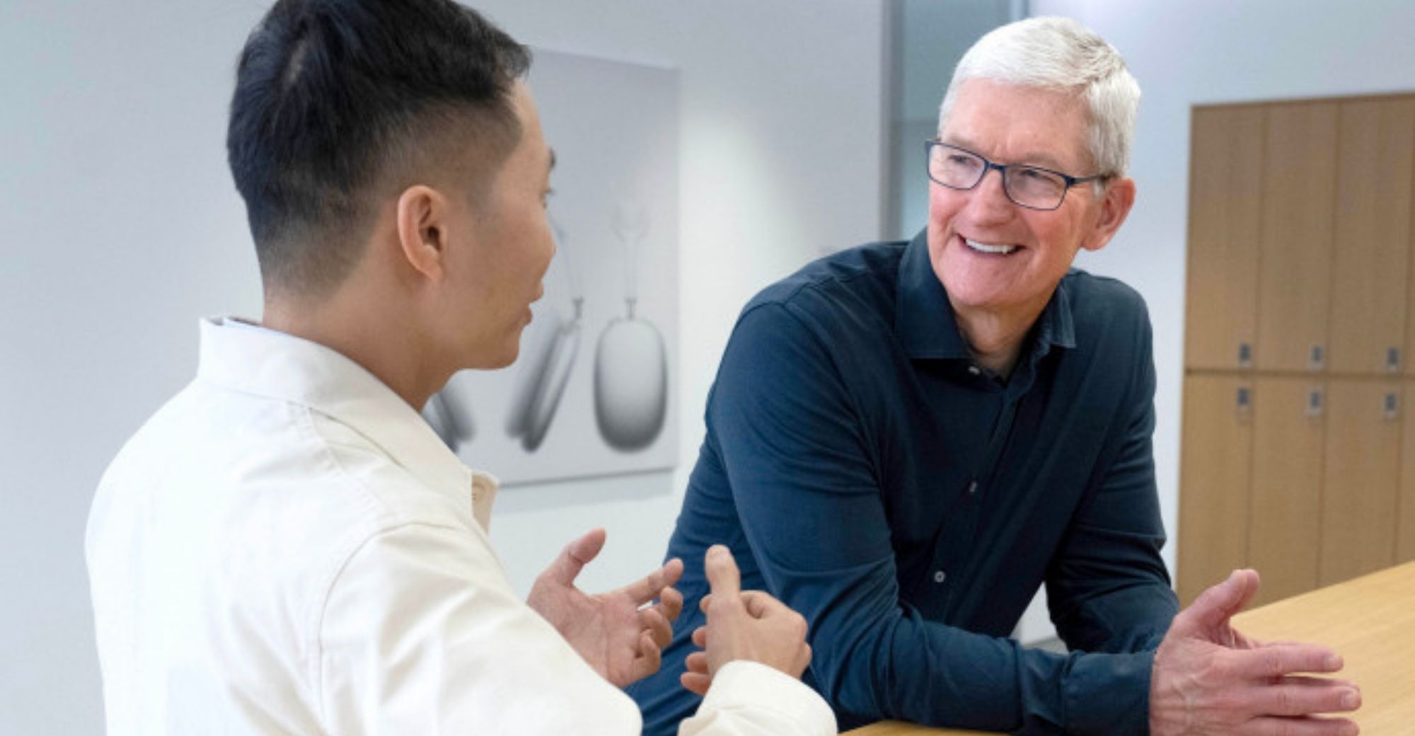 Tim Cook's Trip to China Sparks Discussions on Social Media - Pandaily