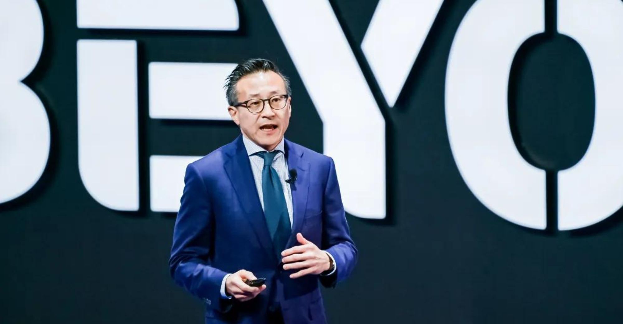 Alibaba's Joe Tsai Showcases AI-generated Actress at BEYOND Expo - Pandaily
