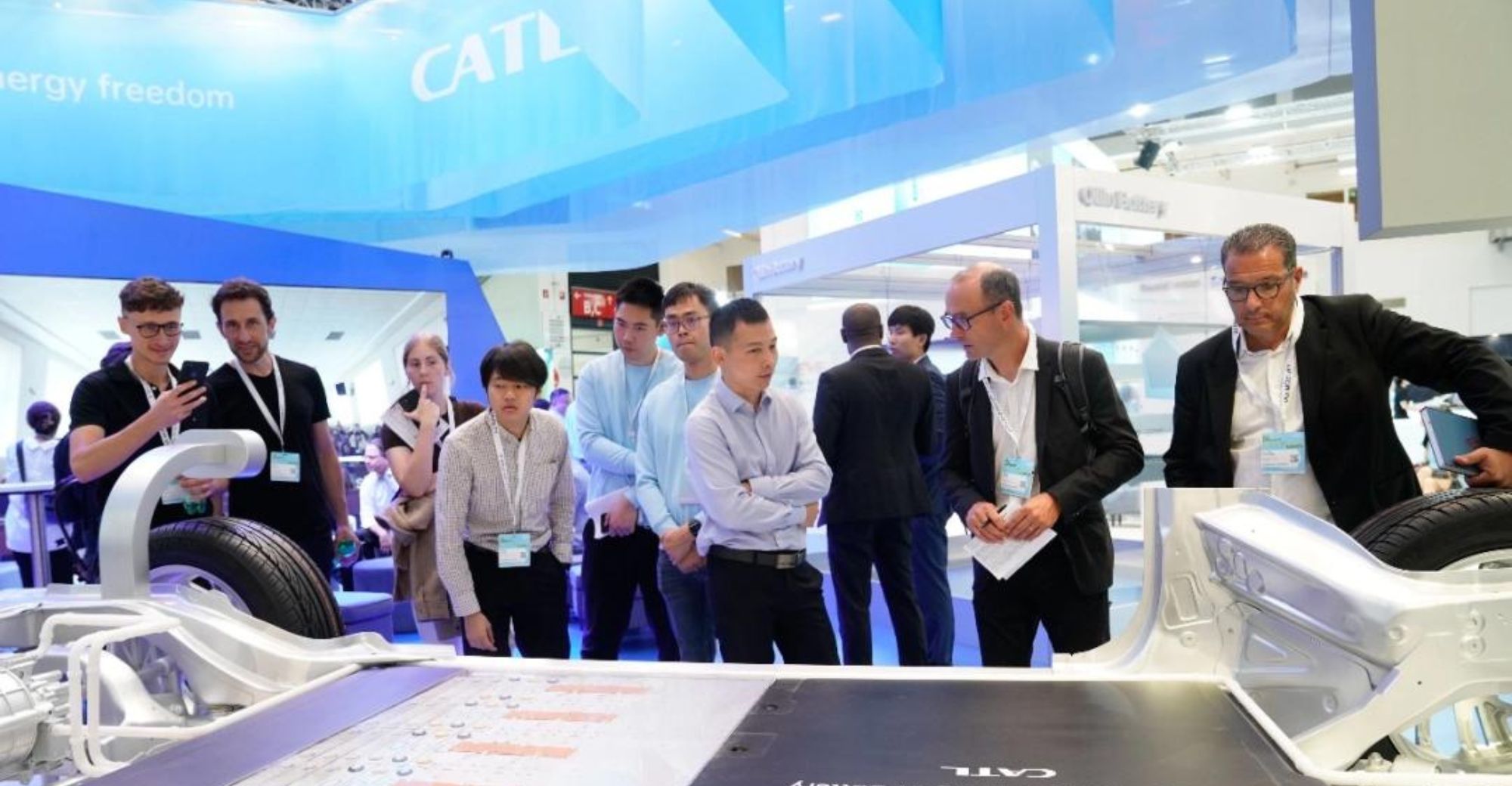 CATL Debuts Shenxing Battery in Europe: 10-Minute Charge, 400-Kilometer ...